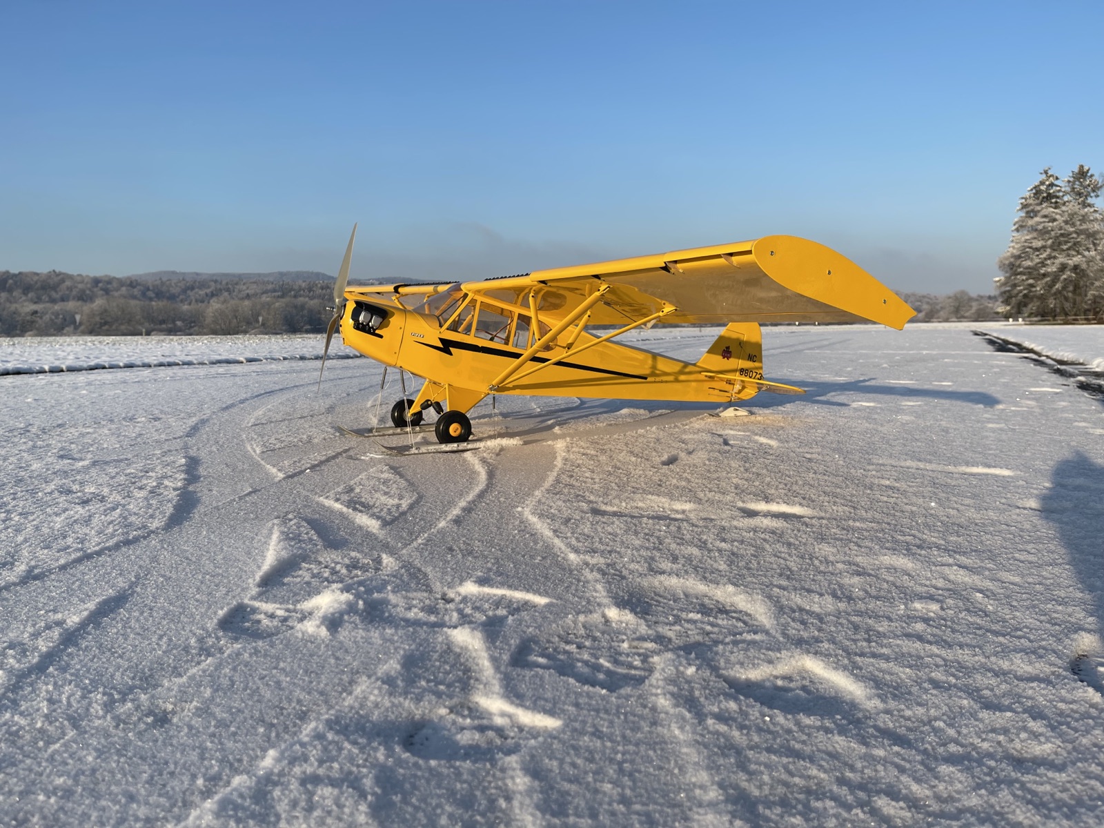 “Gletscherfliegen” mit der Piper J-3-STOL – Modellflugverein Frauenfeld